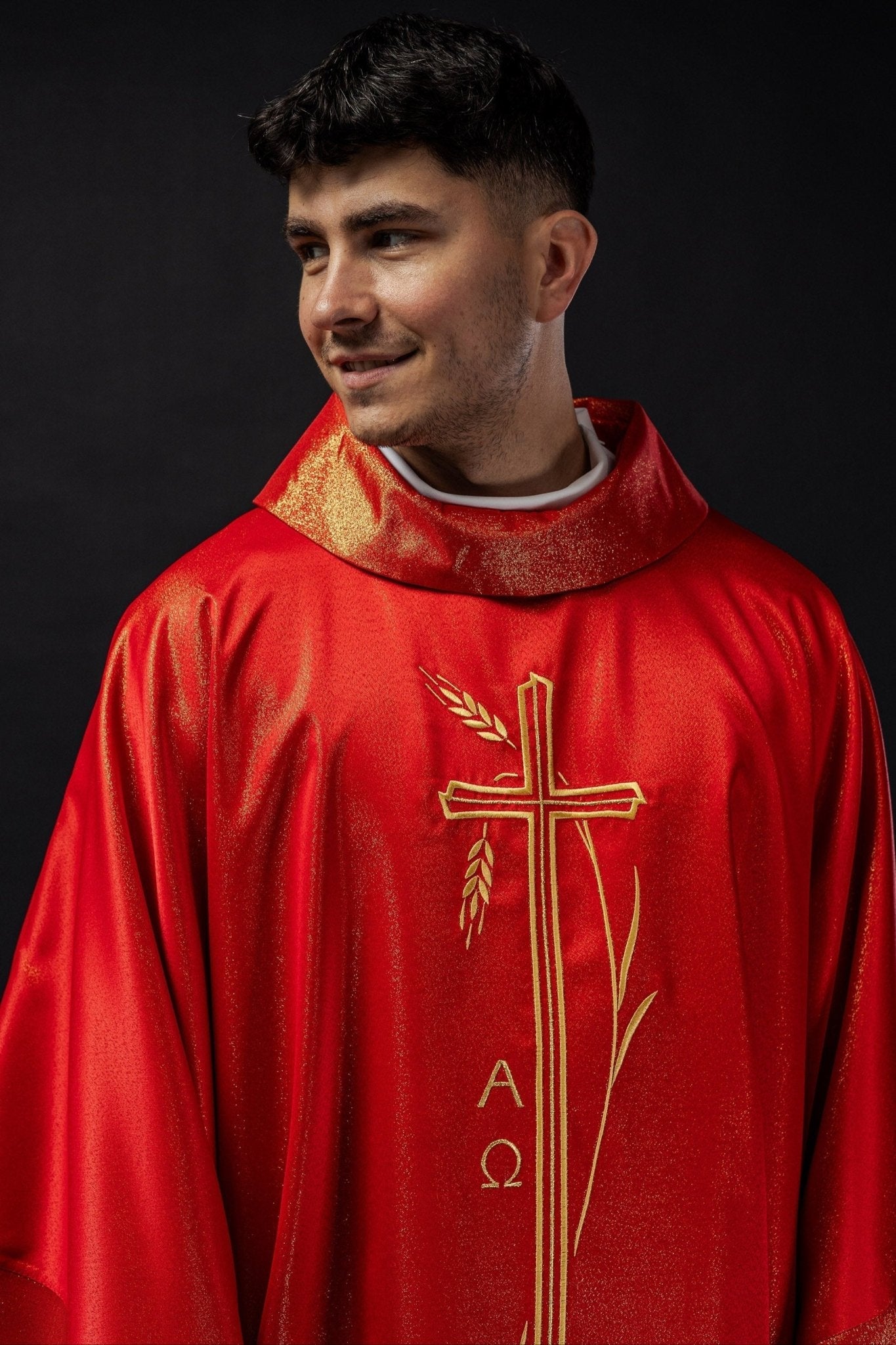 Chasuble Red Cross Ear Motif