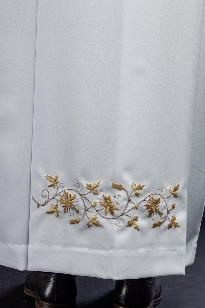 Albs -Catholic albs - alb robes - priest albs- chasubles.com