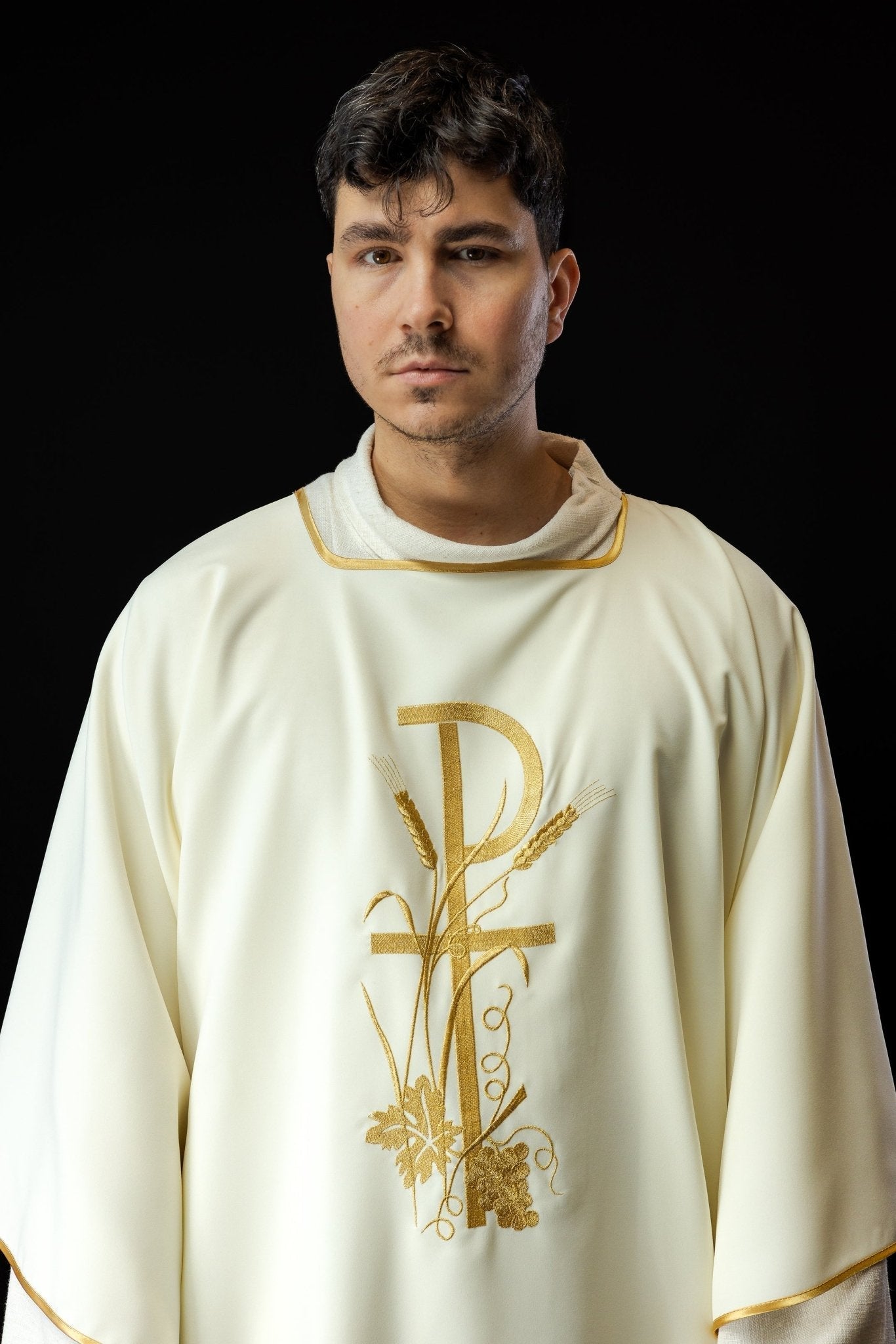 Ecru Dalmatica Gold Cross