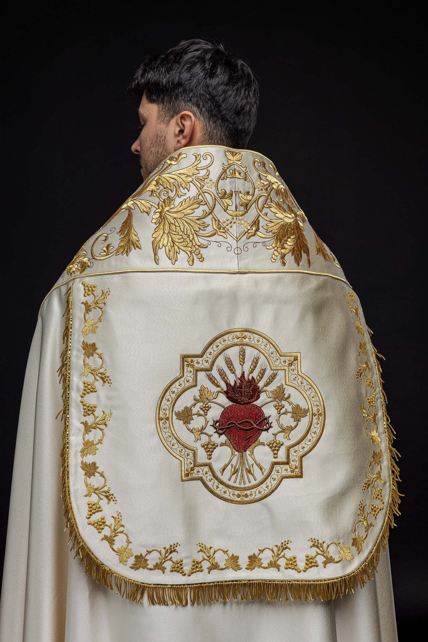 Ecru satin Roman cape with embroidered heart of Jesus