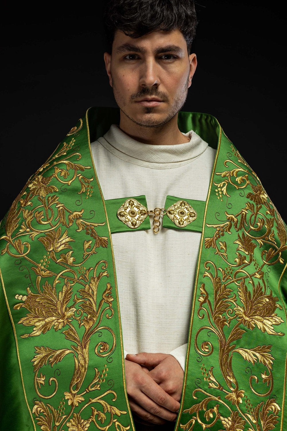 Green satin Roman cape with embroidered heart of Jesus