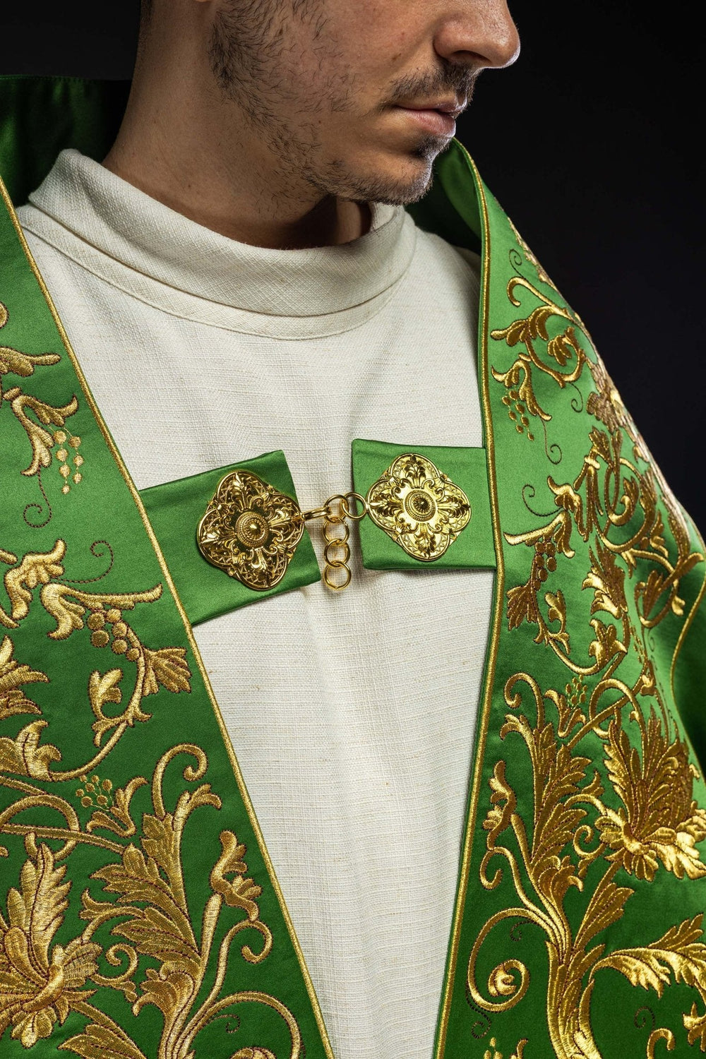Green satin Roman cape with embroidered heart of Jesus