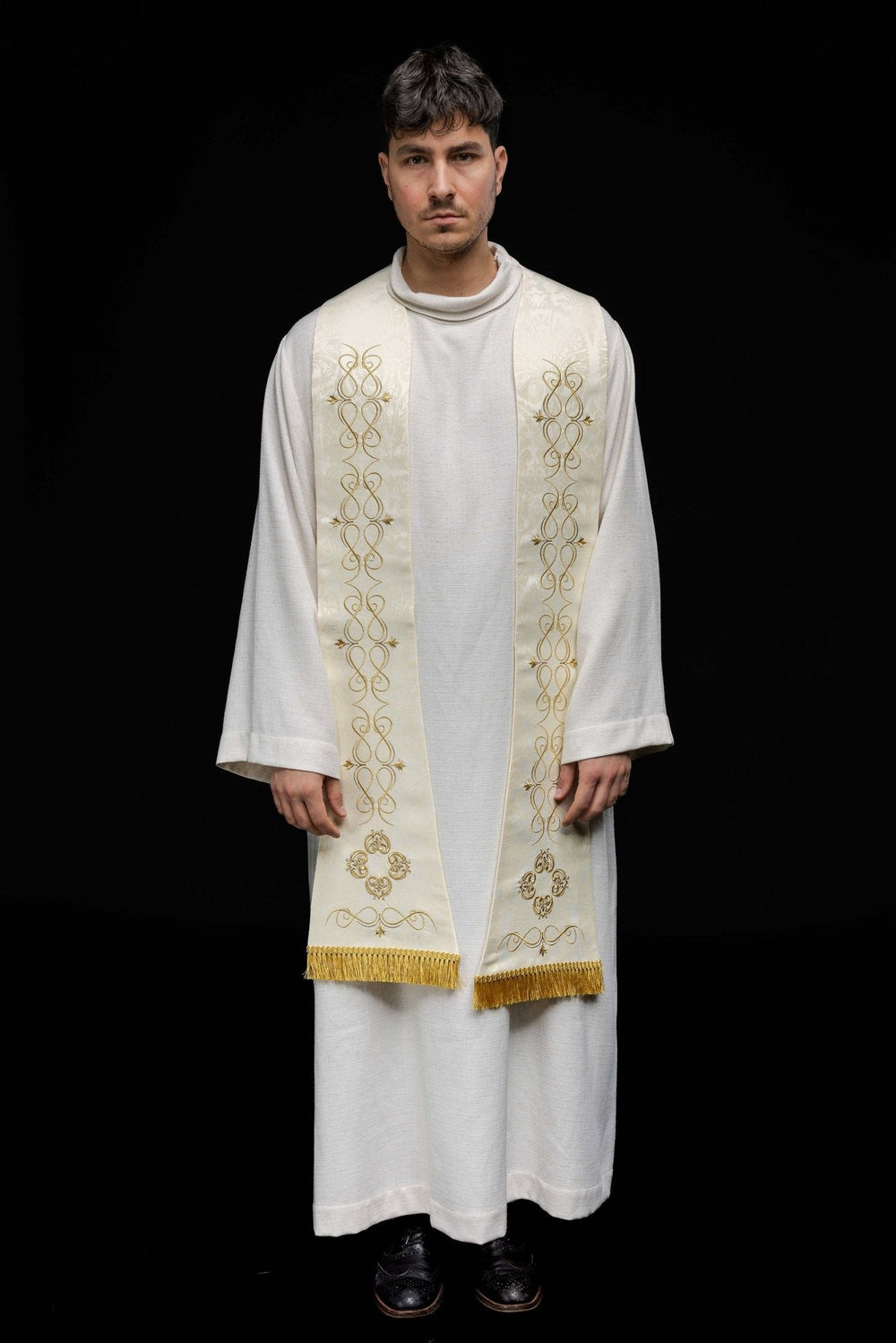Roman stole with embroidery
